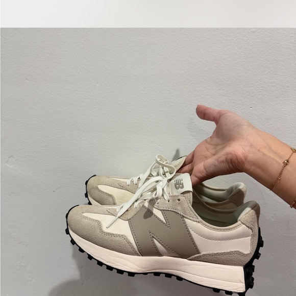 New Balance | Shoes | New Balance 327 Trainers In Cream And White ...